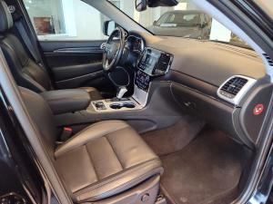 Melns Jeep Grand Cherokee 2019 Šauļi, ar dzinēja tilpumu 2.99 L un nobraukumu 154 tūkst. km par 19850 €, foto 10 vietnē AUTOMOTO.COM.LV