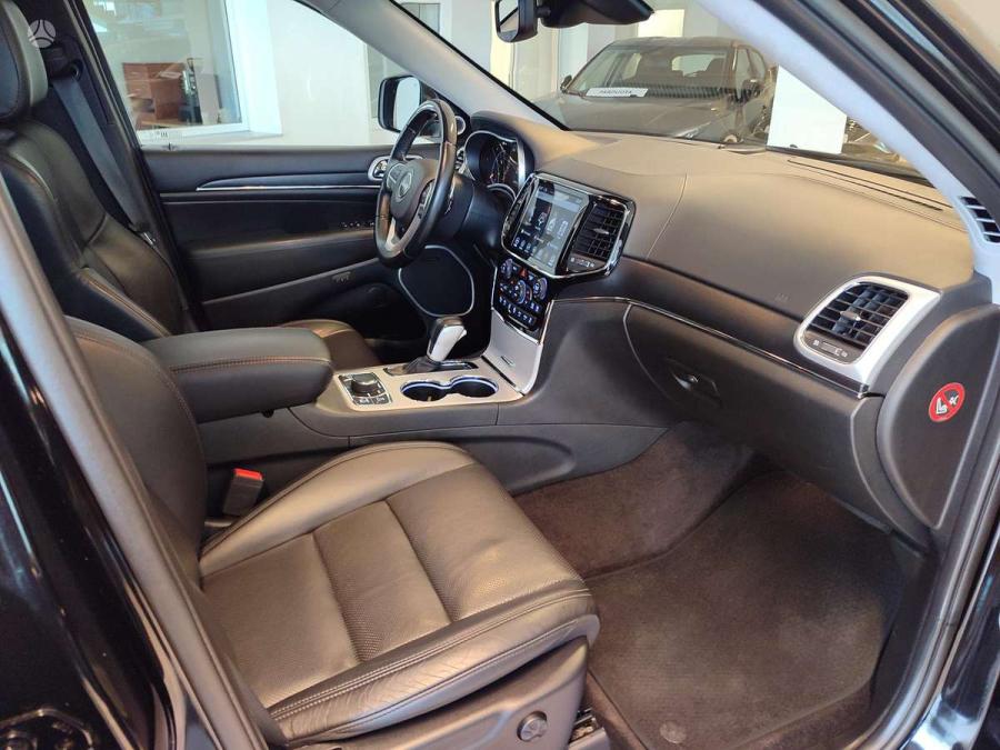 Melns Jeep Grand Cherokee 2019 Šauļi, ar dzinēja tilpumu 2.99 L un nobraukumu 154 tūkst. km par 19850 €, foto 10 vietnē AUTOMOTO.COM.LV