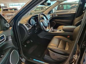 Melns Jeep Grand Cherokee 2019 Šauļi, ar dzinēja tilpumu 2.99 L un nobraukumu 154 tūkst. km par 19850 €, foto 12 vietnē AUTOMOTO.COM.LV