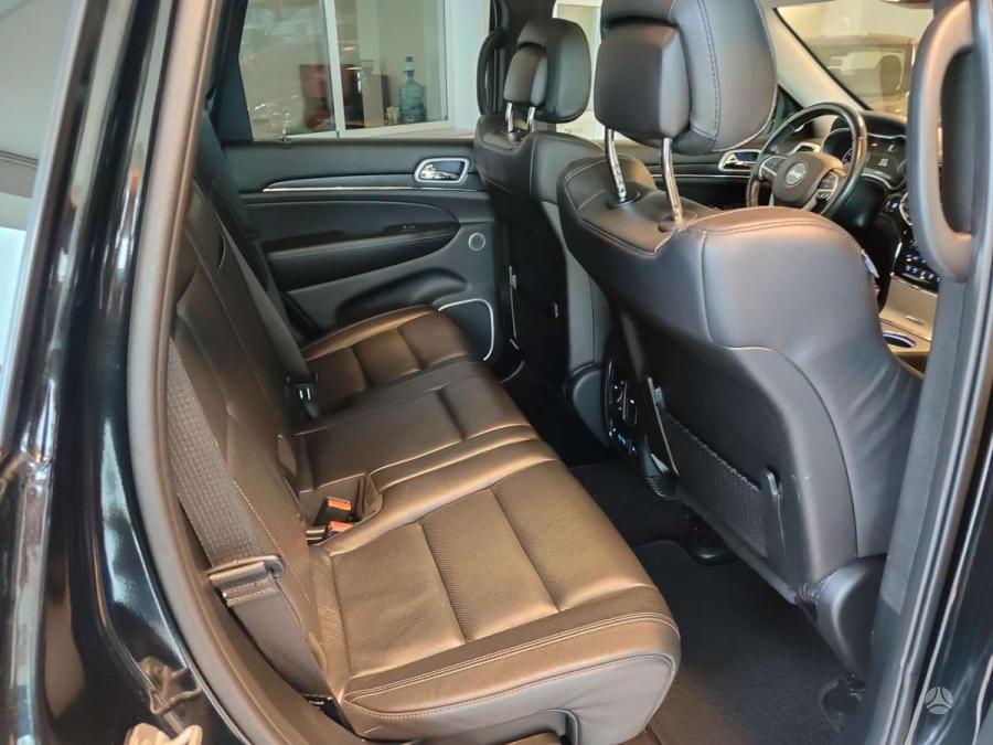 Melns Jeep Grand Cherokee 2019 Šauļi, ar dzinēja tilpumu 2.99 L un nobraukumu 154 tūkst. km par 19850 €, foto 13 vietnē AUTOMOTO.COM.LV