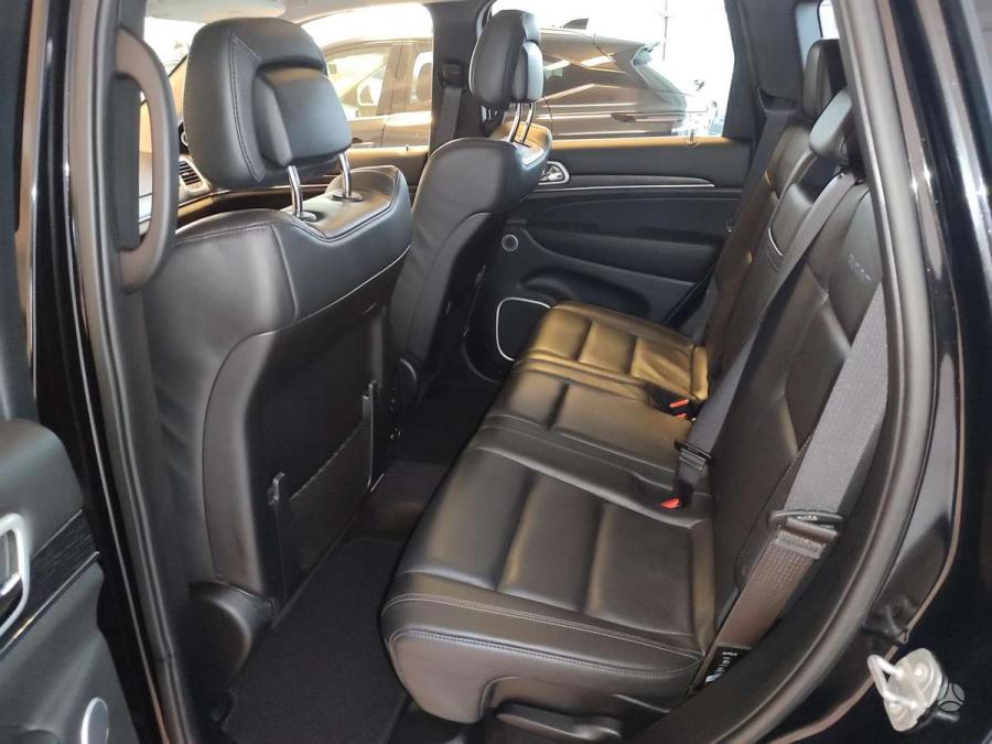 Melns Jeep Grand Cherokee 2019 Šauļi, ar dzinēja tilpumu 2.99 L un nobraukumu 154 tūkst. km par 19850 €, foto 14 vietnē AUTOMOTO.COM.LV
