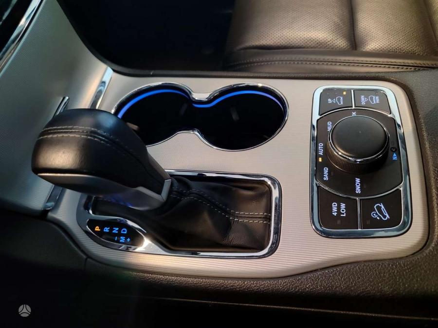 Melns Jeep Grand Cherokee 2019 Šauļi, ar dzinēja tilpumu 2.99 L un nobraukumu 154 tūkst. km par 19850 €, foto 17 vietnē AUTOMOTO.COM.LV