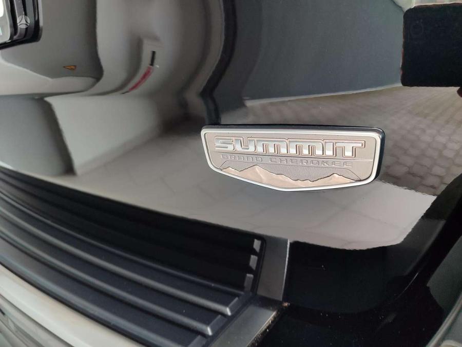 Melns Jeep Grand Cherokee 2019 Šauļi, ar dzinēja tilpumu 2.99 L un nobraukumu 154 tūkst. km par 19850 €, foto 26 vietnē AUTOMOTO.COM.LV