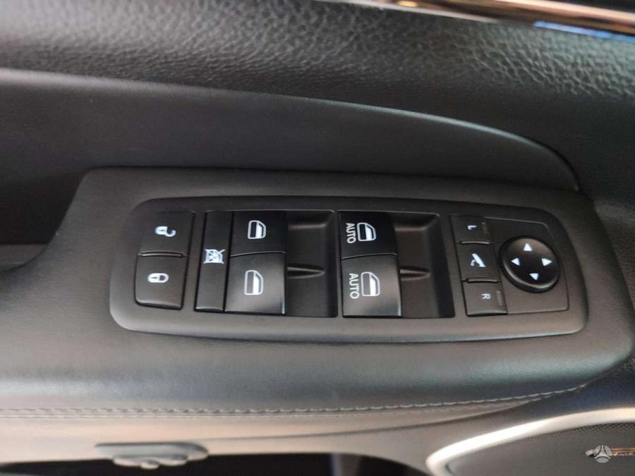 Melns Jeep Grand Cherokee 2019 Šauļi, ar dzinēja tilpumu 2.99 L un nobraukumu 154 tūkst. km par 19850 €, foto 27 vietnē AUTOMOTO.COM.LV