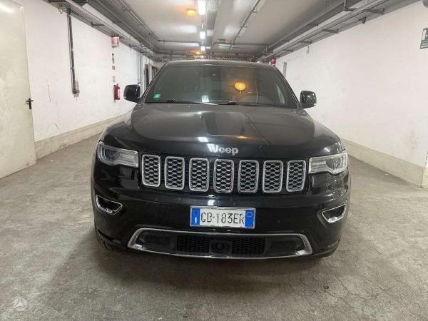 Black Jeep Grand Cherokee 2020 in Siauliai, with an engine capacity of 2.99 L and mileage of 230 thousand km for 15900 €, photo 2 on AUTOMOTO.COM.LV