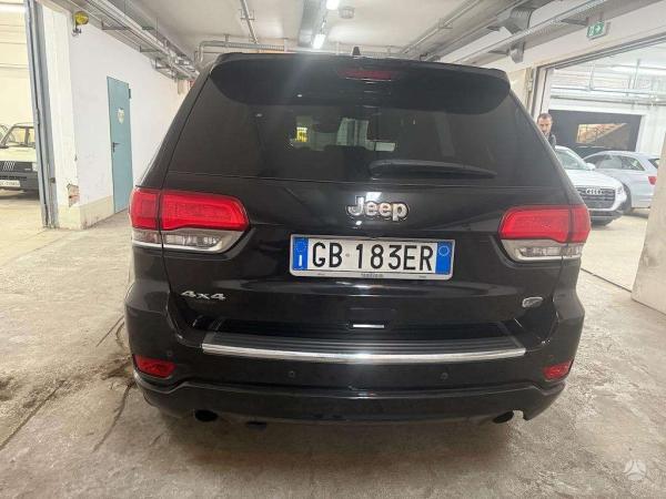 Black Jeep Grand Cherokee 2020 in Siauliai, with an engine capacity of 2.99 L and mileage of 230 thousand km for 15900 €, photo 6 on AUTOMOTO.COM.LV