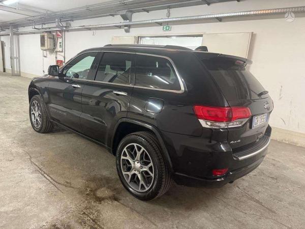 Black Jeep Grand Cherokee 2020 in Siauliai, with an engine capacity of 2.99 L and mileage of 230 thousand km for 15900 €, photo 7 on AUTOMOTO.COM.LV
