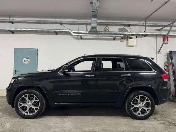 Black Jeep Grand Cherokee 2020 in Siauliai, with an engine capacity of 2.99 L and mileage of 230 thousand km for 15900 €, photo 8 on AUTOMOTO.COM.LV