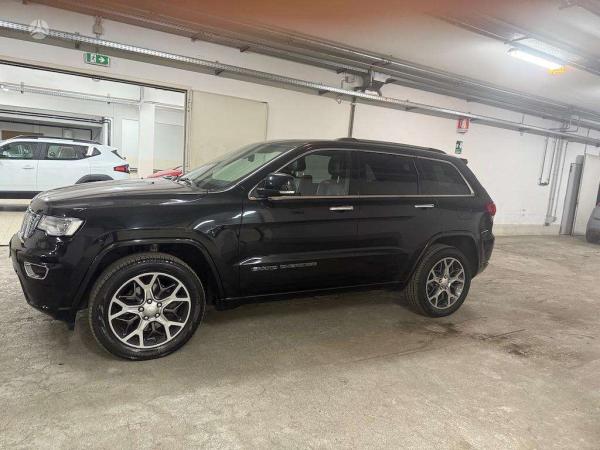 Black Jeep Grand Cherokee 2020 in Siauliai, with an engine capacity of 2.99 L and mileage of 230 thousand km for 15900 €, photo 9 on AUTOMOTO.COM.LV