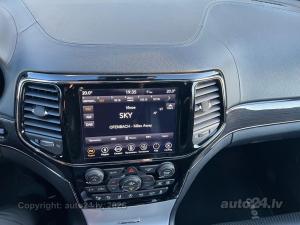 Melns Jeep Grand Cherokee 2020 Narva, ar dzinēja tilpumu 3.00 L un nobraukumu 114 tūkst. km par 33500 €, foto 16 vietnē AUTOMOTO.COM.LV