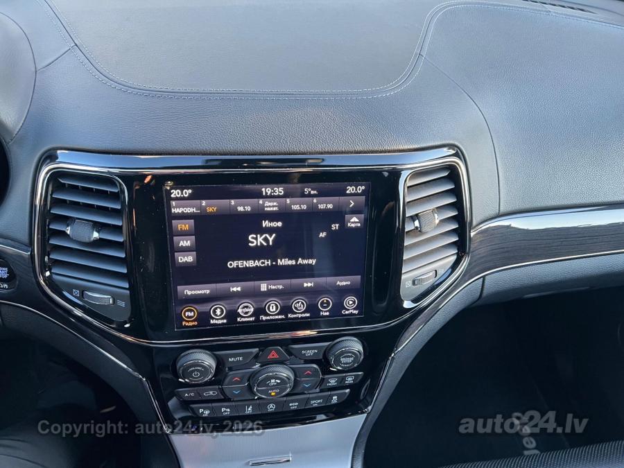 Melns Jeep Grand Cherokee 2020 Narva, ar dzinēja tilpumu 3.00 L un nobraukumu 114 tūkst. km par 33500 €, foto 16 vietnē AUTOMOTO.COM.LV