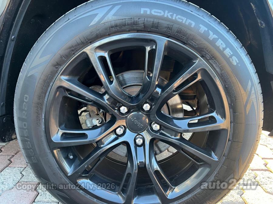 Melns Jeep Grand Cherokee 2020 Narva, ar dzinēja tilpumu 3.00 L un nobraukumu 114 tūkst. km par 33500 €, foto 18 vietnē AUTOMOTO.COM.LV
