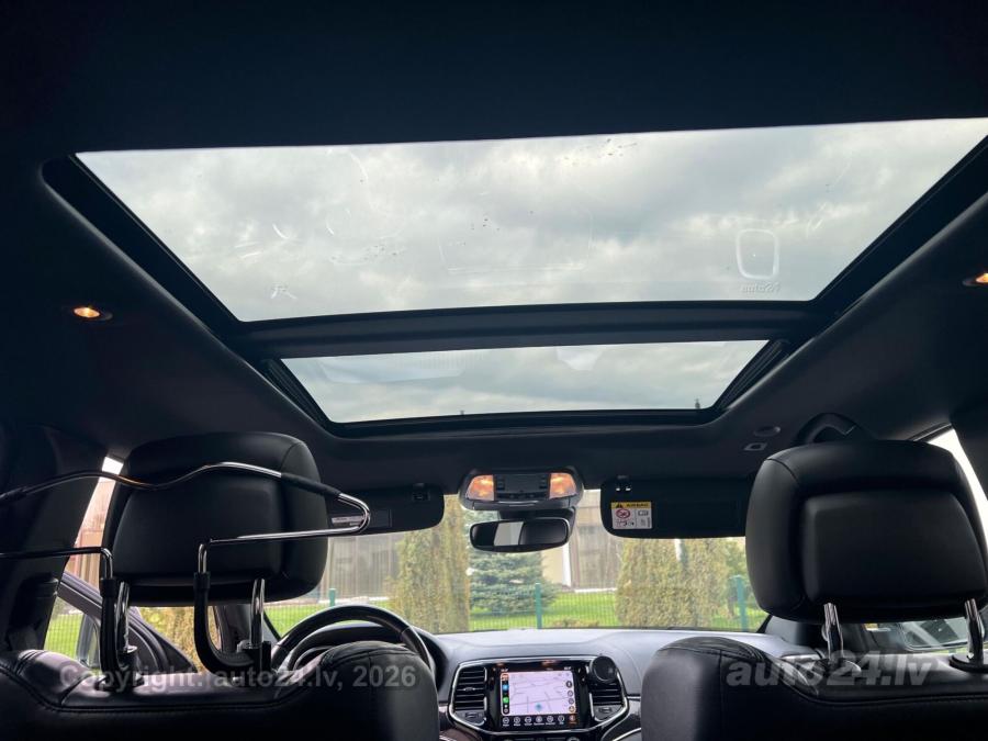 Melns Jeep Grand Cherokee 2020 Narva, ar dzinēja tilpumu 3.00 L un nobraukumu 114 tūkst. km par 33500 €, foto 19 vietnē AUTOMOTO.COM.LV