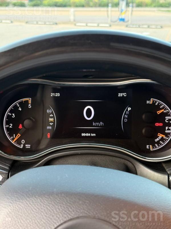 Melns Jeep Grand Cherokee 2020 Rīga, ar dzinēja tilpumu 3.00 L un nobraukumu 99 tūkst. km par 29500 €, foto 10 vietnē AUTOMOTO.COM.LV