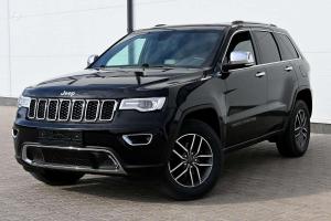 Black Jeep Grand Cherokee 2020 in Kretinga, with an engine capacity of 3.60 L and mileage of 42 thousand km for 20499 €, photo 4 on AUTOMOTO.COM.LV