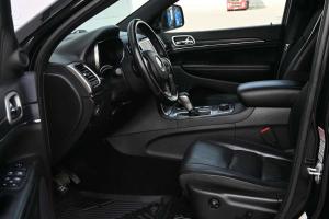 Black Jeep Grand Cherokee 2020 in Kretinga, with an engine capacity of 3.60 L and mileage of 42 thousand km for 20499 €, photo 18 on AUTOMOTO.COM.LV
