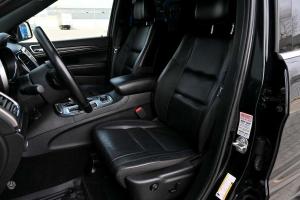 Black Jeep Grand Cherokee 2020 in Kretinga, with an engine capacity of 3.60 L and mileage of 42 thousand km for 20499 €, photo 22 on AUTOMOTO.COM.LV