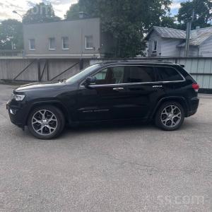 Black Jeep Grand Cherokee 2020 in Riga, with an engine capacity of 3.00 L and mileage of 99 thousand km for 25500 €, photo 3 on AUTOMOTO.COM.LV