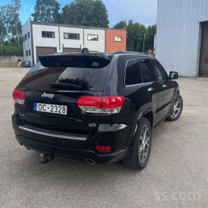 Black Jeep Grand Cherokee 2020 in Riga, with an engine capacity of 3.00 L and mileage of 99 thousand km for 25500 €, photo 5 on AUTOMOTO.COM.LV