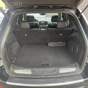 Black Jeep Grand Cherokee 2020 in Riga, with an engine capacity of 3.00 L and mileage of 99 thousand km for 25500 €, photo 12 on AUTOMOTO.COM.LV