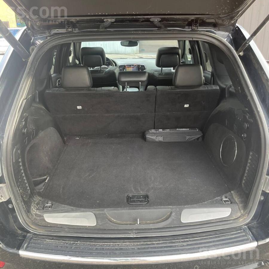 Black Jeep Grand Cherokee 2020 in Riga, with an engine capacity of 3.00 L and mileage of 99 thousand km for 25500 €, photo 12 on AUTOMOTO.COM.LV