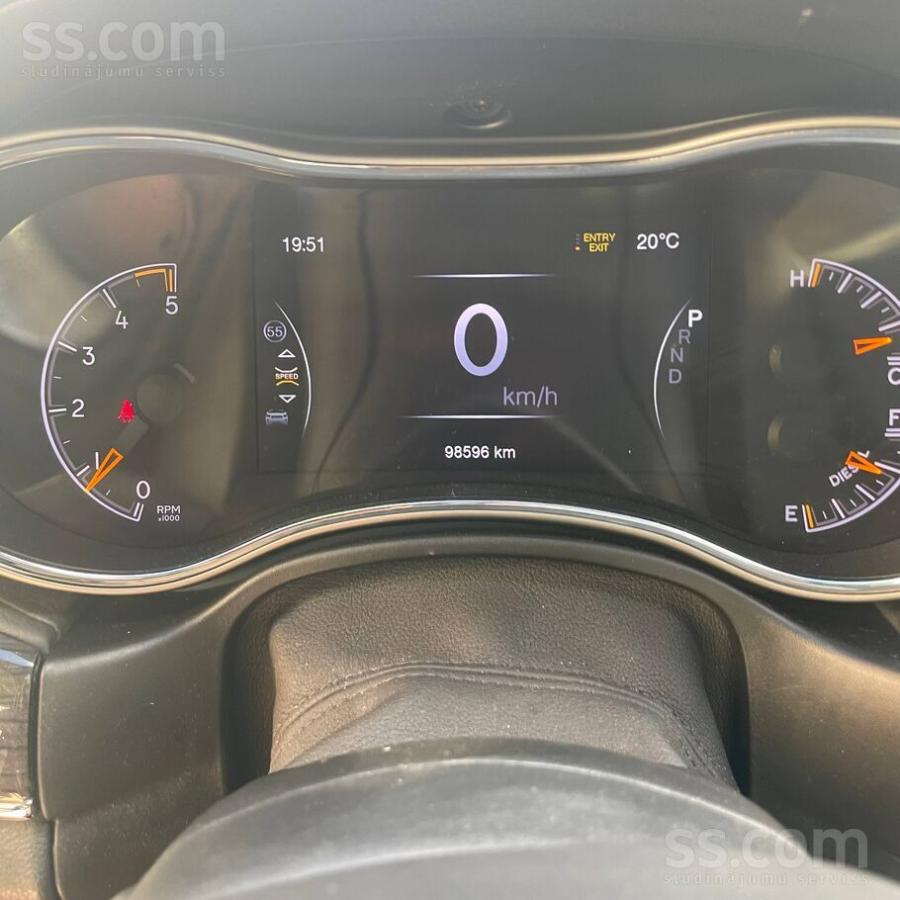 Black Jeep Grand Cherokee 2020 in Riga, with an engine capacity of 3.00 L and mileage of 99 thousand km for 25500 €, photo 21 on AUTOMOTO.COM.LV