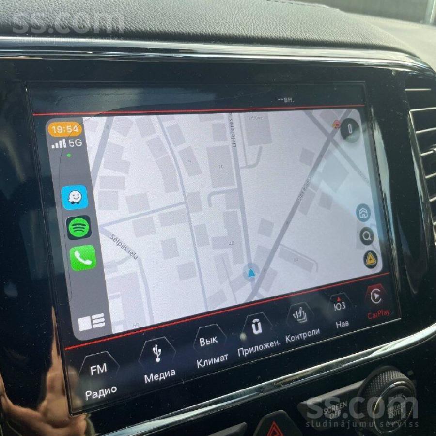 Black Jeep Grand Cherokee 2020 in Riga, with an engine capacity of 3.00 L and mileage of 99 thousand km for 25500 €, photo 22 on AUTOMOTO.COM.LV