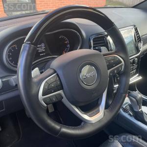 Black Jeep Grand Cherokee 2020 in Riga, with an engine capacity of 3.00 L and mileage of 99 thousand km for 25500 €, photo 26 on AUTOMOTO.COM.LV