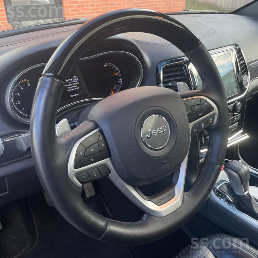 Black Jeep Grand Cherokee 2020 in Riga, with an engine capacity of 3.00 L and mileage of 99 thousand km for 25500 €, photo 26 on AUTOMOTO.COM.LV