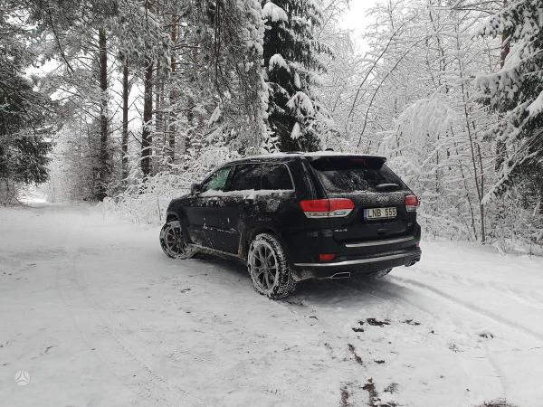 Black Jeep Grand Cherokee 2020 in Vilnius, with an engine capacity of 2.99 L and mileage of 177 thousand km for 22000 €, photo 6 on AUTOMOTO.COM.LV