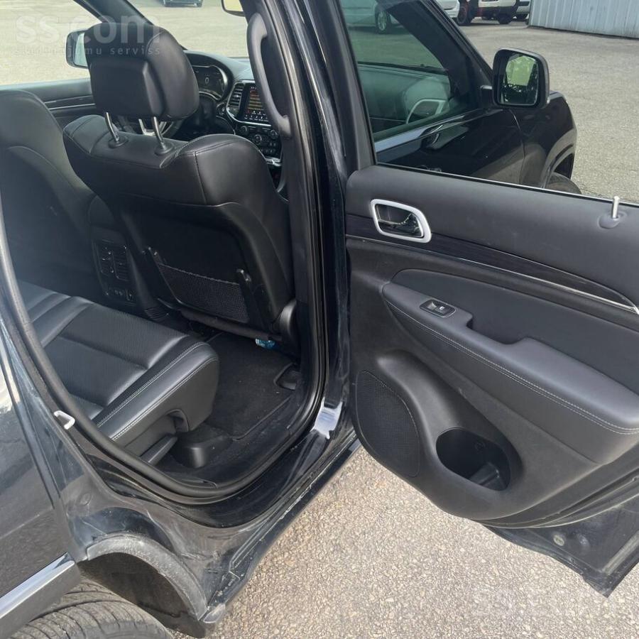 Melns Jeep Grand Cherokee 2020 Rīga, ar dzinēja tilpumu 3.00 L un nobraukumu 99 tūkst. km par 23500 €, foto 13 vietnē AUTOMOTO.COM.LV