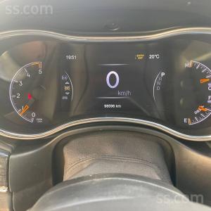 Melns Jeep Grand Cherokee 2020 Rīga, ar dzinēja tilpumu 3.00 L un nobraukumu 99 tūkst. km par 23500 €, foto 21 vietnē AUTOMOTO.COM.LV