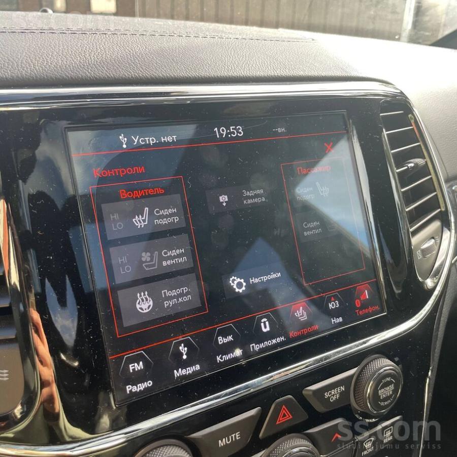 Melns Jeep Grand Cherokee 2020 Rīga, ar dzinēja tilpumu 3.00 L un nobraukumu 99 tūkst. km par 23500 €, foto 24 vietnē AUTOMOTO.COM.LV