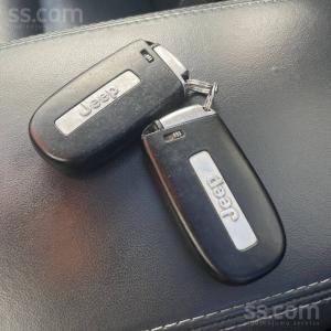 Melns Jeep Grand Cherokee 2020 Rīga, ar dzinēja tilpumu 3.00 L un nobraukumu 99 tūkst. km par 23500 €, foto 27 vietnē AUTOMOTO.COM.LV