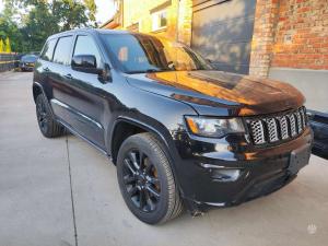 Melns Jeep Grand Cherokee 2020 Kauņa, ar dzinēja tilpumu 3.60 L un nobraukumu 75 tūkst. km par 11400 €, foto  vietnē AUTOMOTO.COM.LV