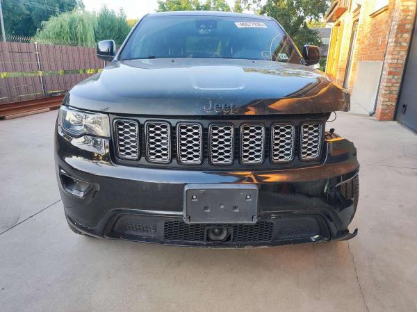 Melns Jeep Grand Cherokee 2020 Kauņa, ar dzinēja tilpumu 3.60 L un nobraukumu 75 tūkst. km par 11400 €, foto 3 vietnē AUTOMOTO.COM.LV