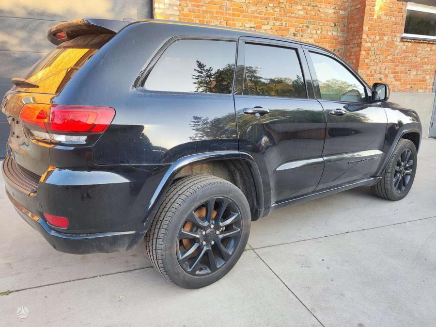 Melns Jeep Grand Cherokee 2020 Kauņa, ar dzinēja tilpumu 3.60 L un nobraukumu 75 tūkst. km par 11400 €, foto 5 vietnē AUTOMOTO.COM.LV