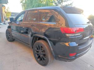 Melns Jeep Grand Cherokee 2020 Kauņa, ar dzinēja tilpumu 3.60 L un nobraukumu 75 tūkst. km par 11400 €, foto 9 vietnē AUTOMOTO.COM.LV