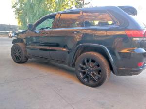 Melns Jeep Grand Cherokee 2020 Kauņa, ar dzinēja tilpumu 3.60 L un nobraukumu 75 tūkst. km par 11400 €, foto 10 vietnē AUTOMOTO.COM.LV