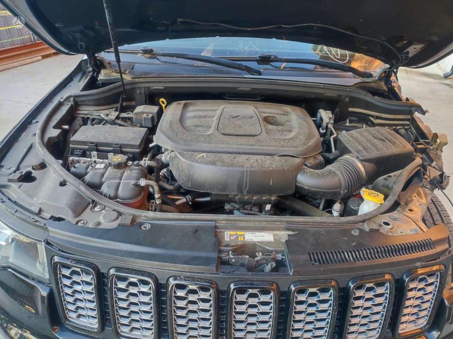 Melns Jeep Grand Cherokee 2020 Kauņa, ar dzinēja tilpumu 3.60 L un nobraukumu 75 tūkst. km par 11400 €, foto 21 vietnē AUTOMOTO.COM.LV