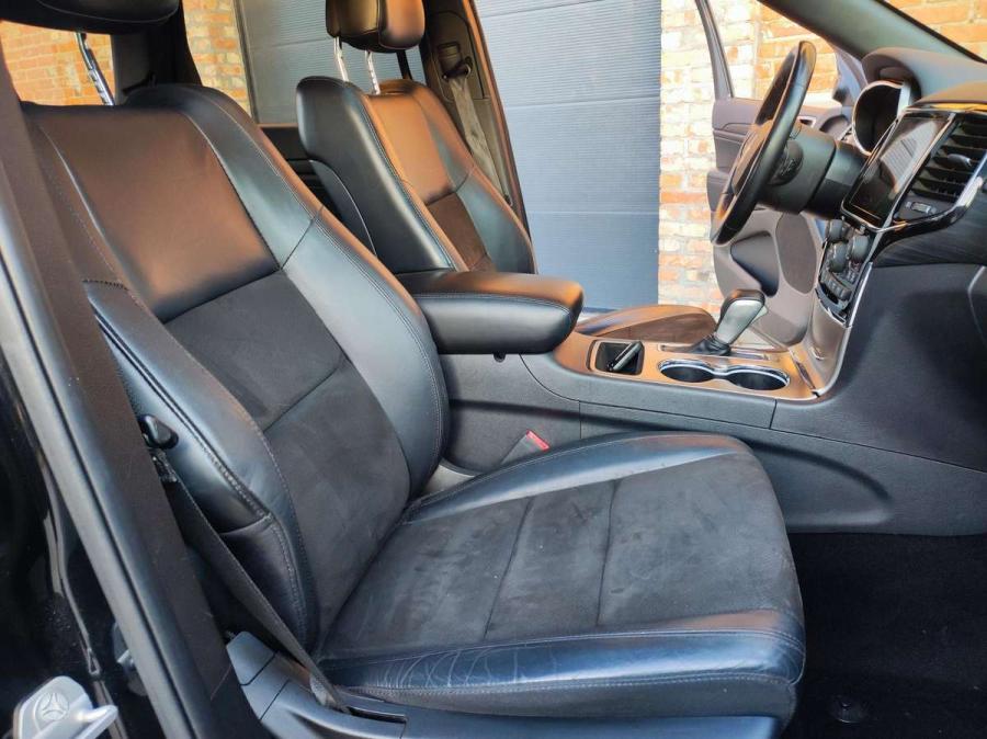 Melns Jeep Grand Cherokee 2020 Kauņa, ar dzinēja tilpumu 3.60 L un nobraukumu 75 tūkst. km par 11400 €, foto 28 vietnē AUTOMOTO.COM.LV