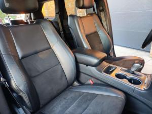 Melns Jeep Grand Cherokee 2020 Kauņa, ar dzinēja tilpumu 3.60 L un nobraukumu 75 tūkst. km par 11400 €, foto 29 vietnē AUTOMOTO.COM.LV