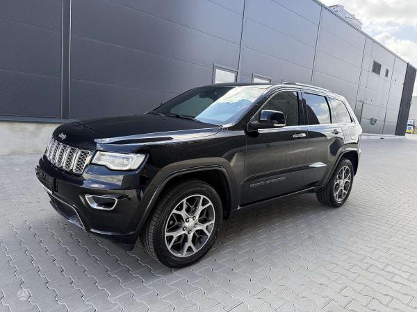 Black Jeep Grand Cherokee 2020 in Siauliai, with an engine capacity of 2.99 L and mileage of 240 thousand km for 13200 €, photo 1 on AUTOMOTO.COM.LV
