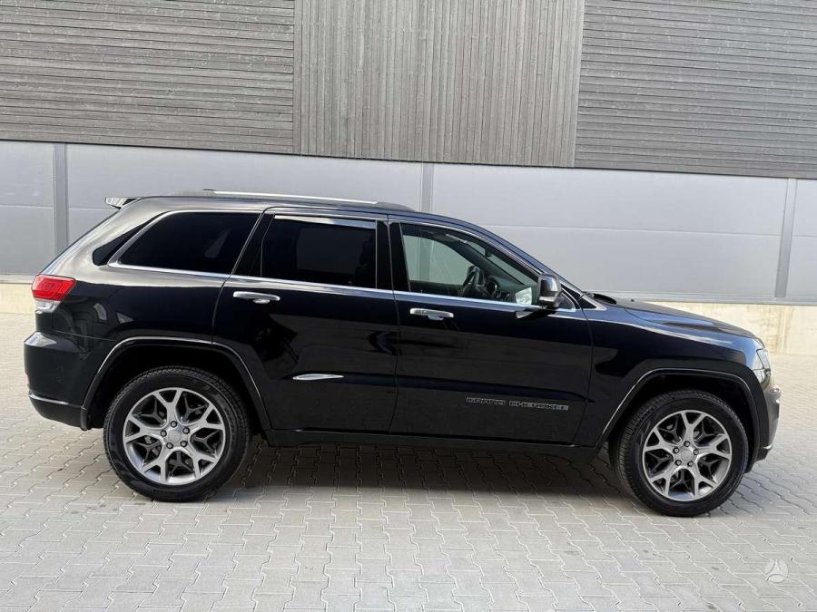 Melns Jeep Grand Cherokee 2020 Šauļi, ar dzinēja tilpumu 2.99 L un nobraukumu 240 tūkst. km par 13200 €, foto 5 vietnē AUTOMOTO.COM.LV