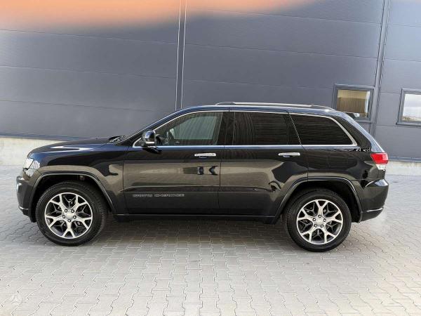 Black Jeep Grand Cherokee 2020 in Siauliai, with an engine capacity of 2.99 L and mileage of 240 thousand km for 13200 €, photo 7 on AUTOMOTO.COM.LV