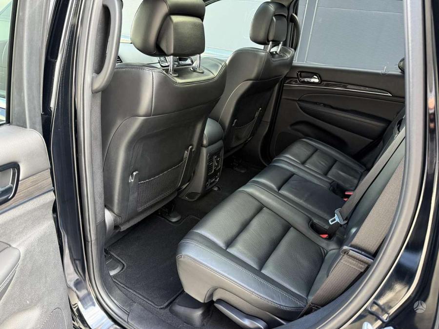 Melns Jeep Grand Cherokee 2020 Šauļi, ar dzinēja tilpumu 2.99 L un nobraukumu 240 tūkst. km par 13200 €, foto 18 vietnē AUTOMOTO.COM.LV