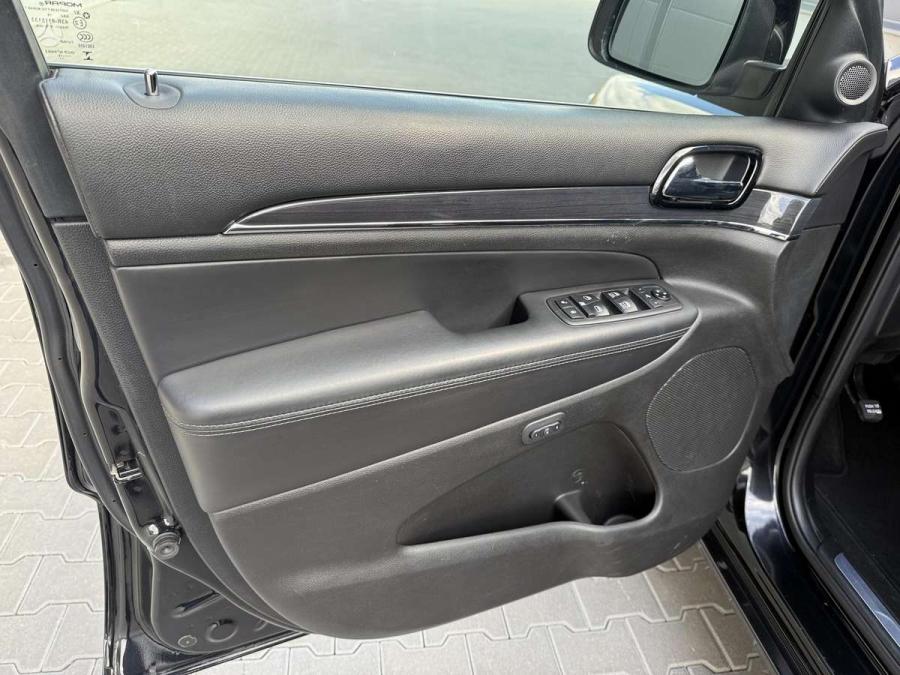 Melns Jeep Grand Cherokee 2020 Šauļi, ar dzinēja tilpumu 2.99 L un nobraukumu 240 tūkst. km par 13200 €, foto 22 vietnē AUTOMOTO.COM.LV
