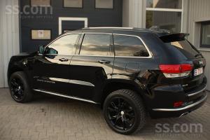 Black Jeep Grand Cherokee 2020 in Riga, with an engine capacity of 3.00 L and mileage of 0 thousand km for 26800 €, photo 3 on AUTOMOTO.COM.LV
