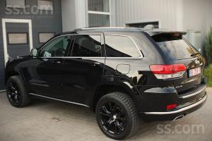 Black Jeep Grand Cherokee 2020 in Riga, with an engine capacity of 3.00 L and mileage of 0 thousand km for 26800 €, photo 5 on AUTOMOTO.COM.LV
