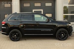 Black Jeep Grand Cherokee 2020 in Riga, with an engine capacity of 3.00 L and mileage of 0 thousand km for 26800 €, photo 8 on AUTOMOTO.COM.LV